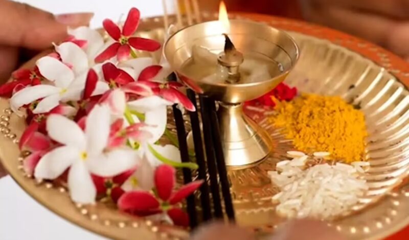 ¿Qué es el Aarti? Ritual Hindú de Luz y Devoción