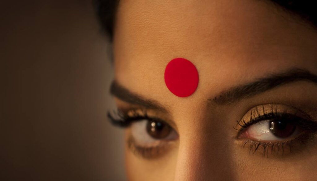 ¿Por qué los indios rojo en la frente? Bindi y Tilak
